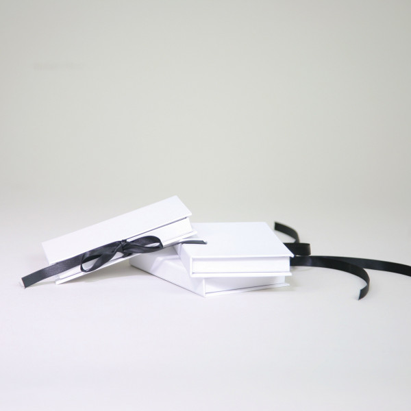 Concorde card holder with satin closing tape