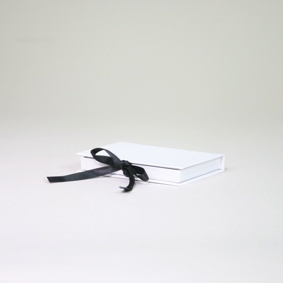 Concorde card holder with satin closing tape